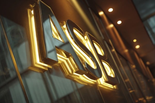 5 Reasons To Upgrade your Branding with Glass Signage | Saint Gobain