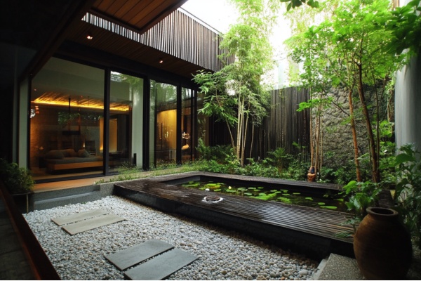 Expert Tips For Designing The Perfect Courtyard: The Role Of Glass In ...