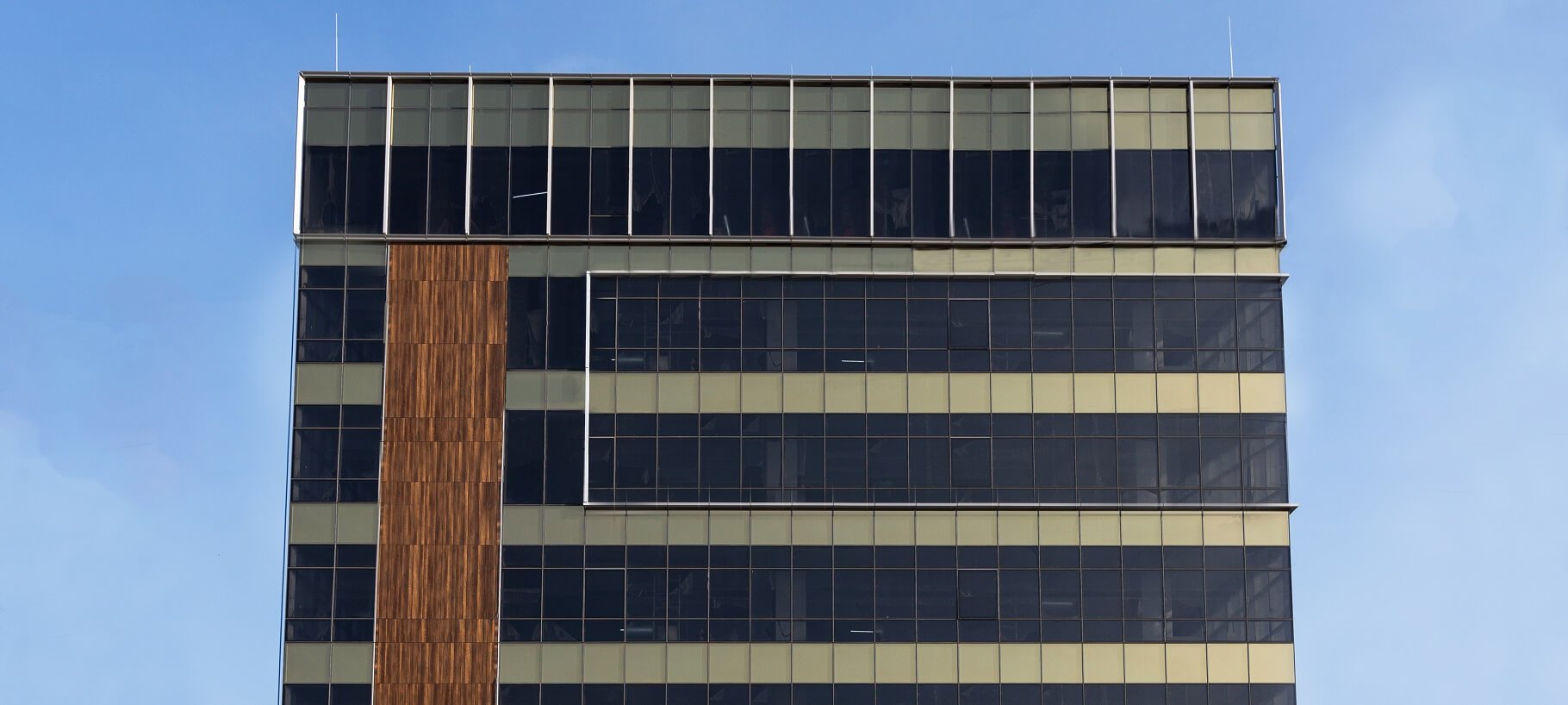 SGG Wave - Blue Coated Glass for Facade | Saint-Gobain