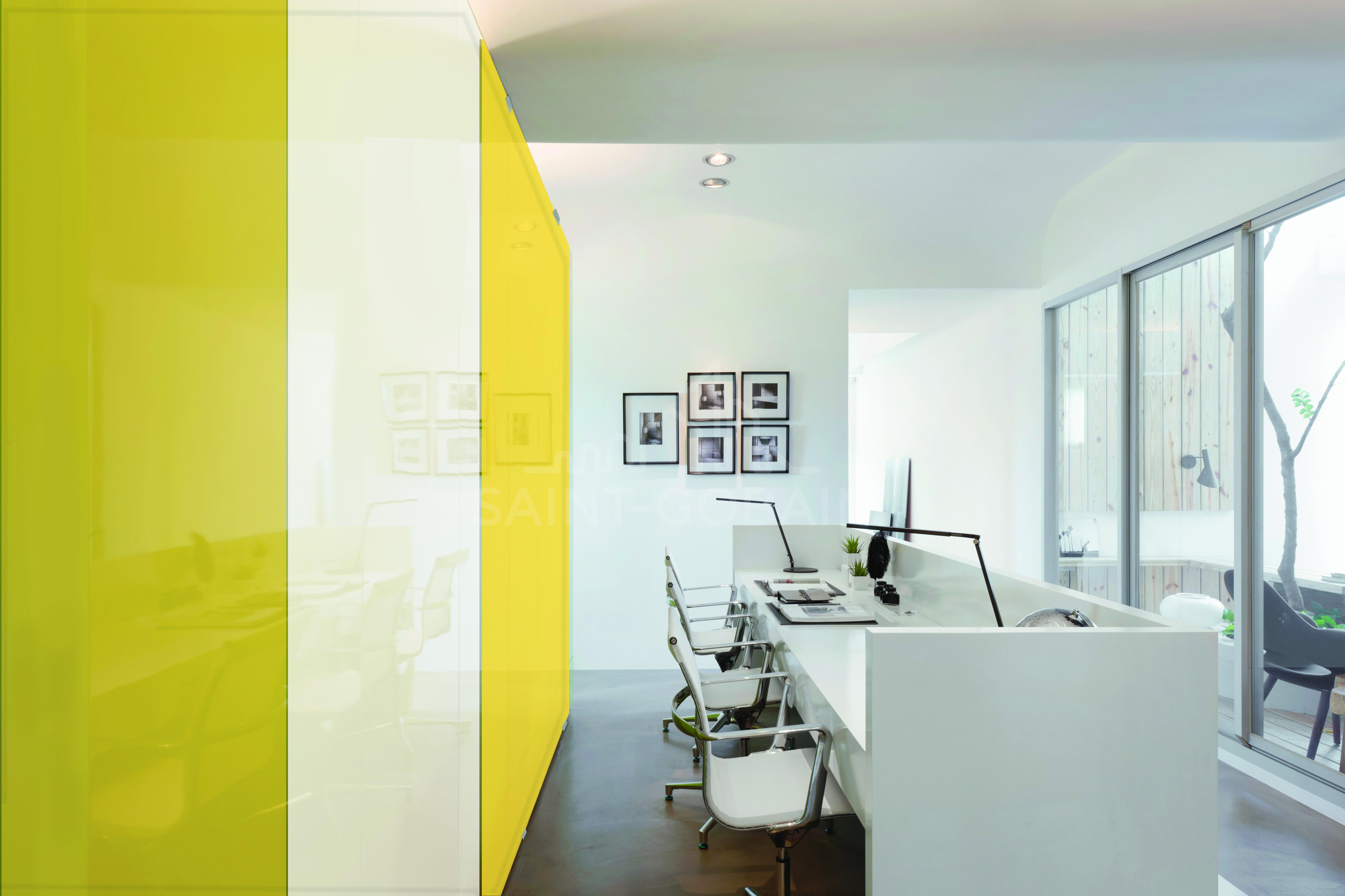 Lacquered Glass Wall Paneling for Office Interiors | Saint-Gobain Glass