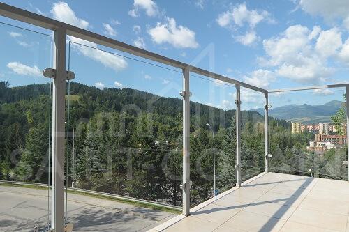Tempered Glass Balustrade in Metal Frame | Saint-Gobain Glass
